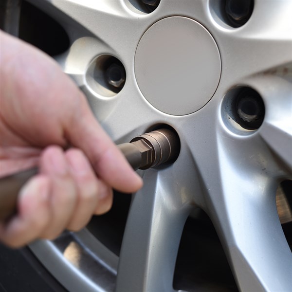 309250 - Wheel Nut Sockets Removal & Installation | Toledo
